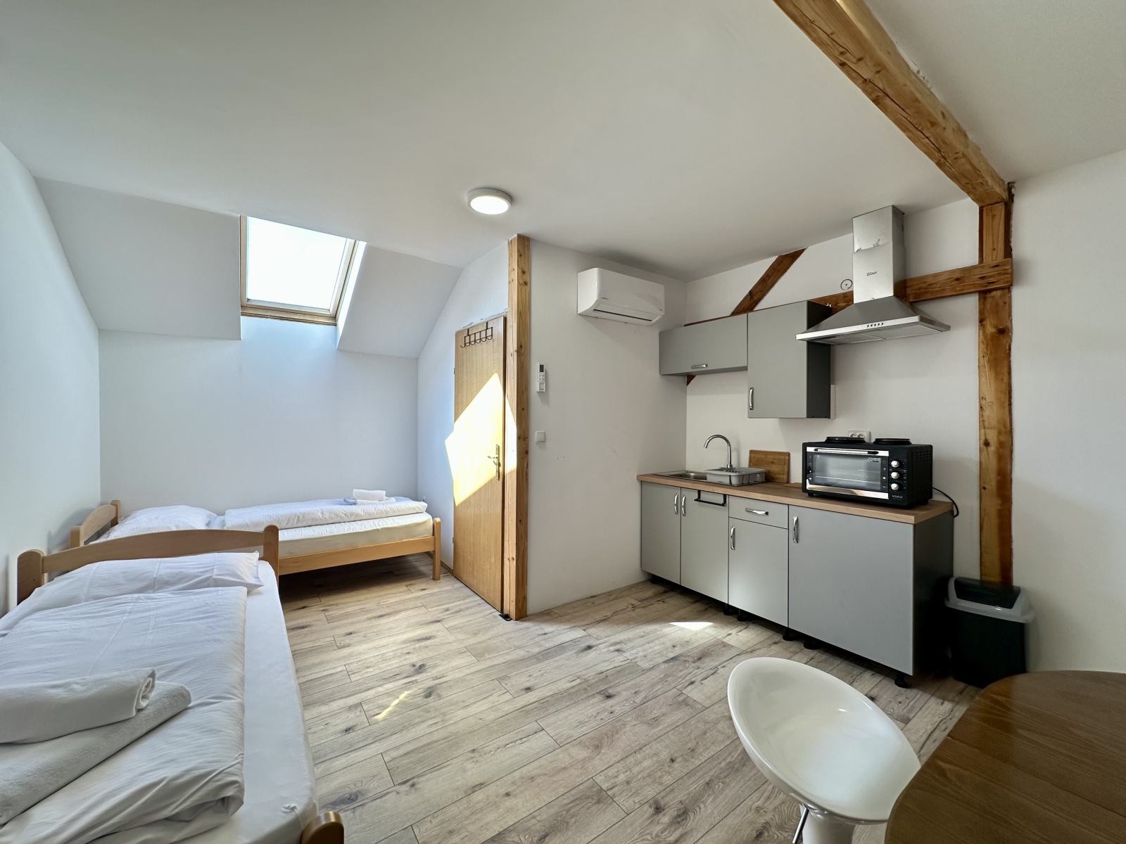 SOBLINEC, 8 APARTMANA za smještaj 3 do 24 radnika (iznajmljivanje)