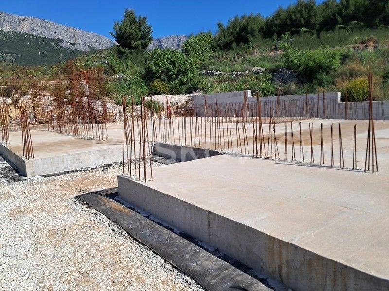 Solin, prodaja zemljište 936 m2, sa započetom gradnjom