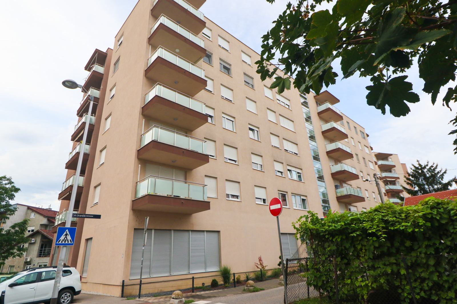 ŠPANSKO, ORANICE, ODLIČAN 4-SOBAN STAN ZA NAJAM S GPM (iznajmljivanje)