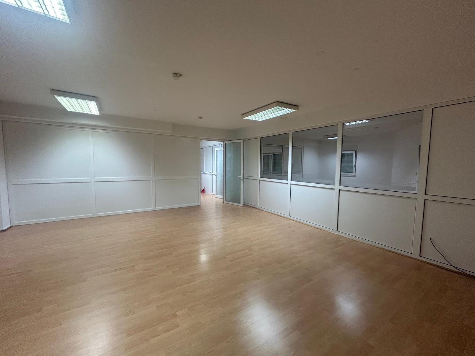 Split, 200 m2 ured, 170 m2 skladišta, parking, frenkventna lokacija ...