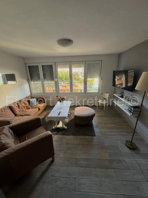 Split,Brda trosoban stan 150m2 s mogućnošću nadogradnje kata,renoviran ...