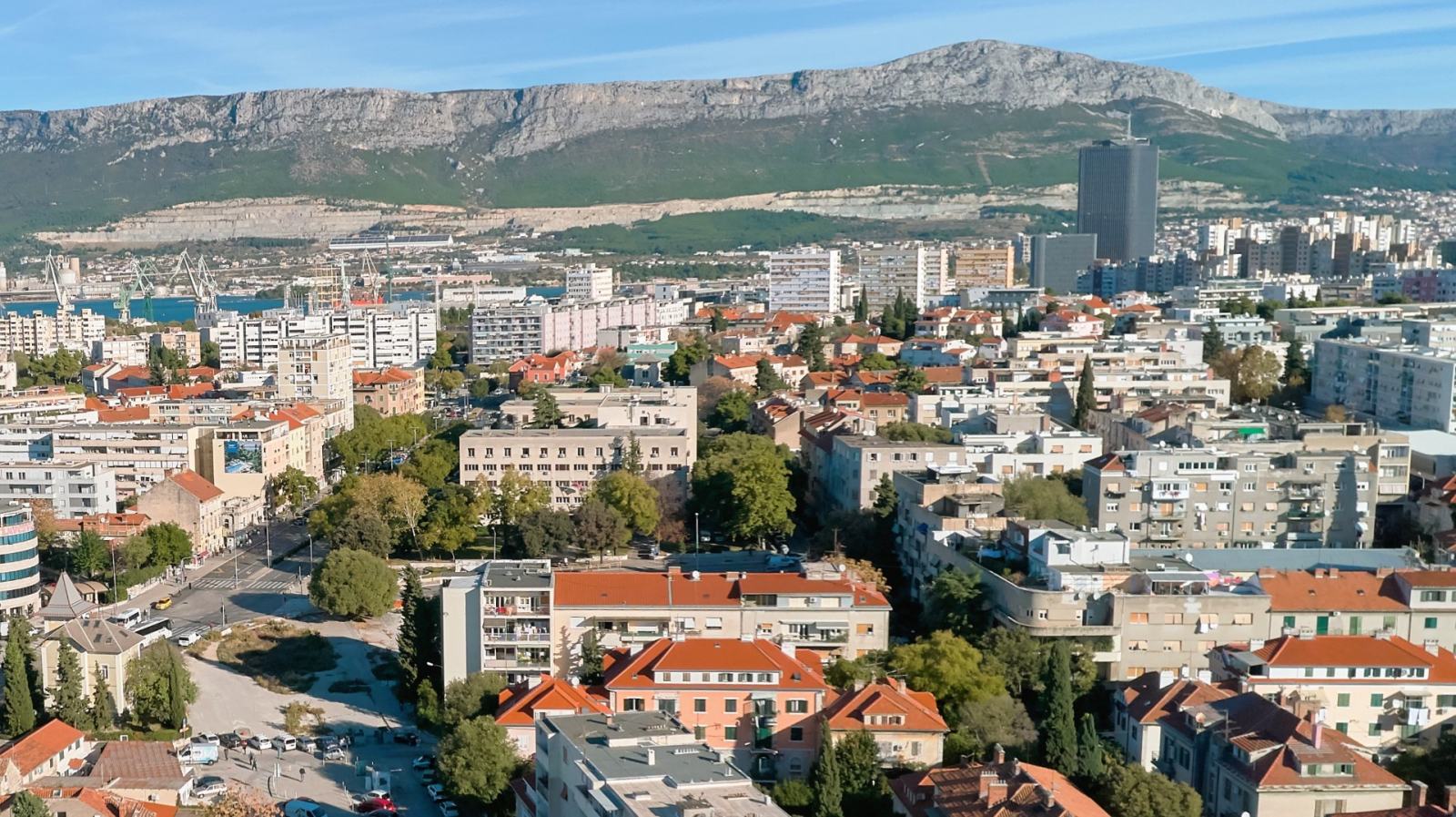 Split, Centar (Bol) - trosoban komforan stan 84 m2 na mirnoj lokaciji ...