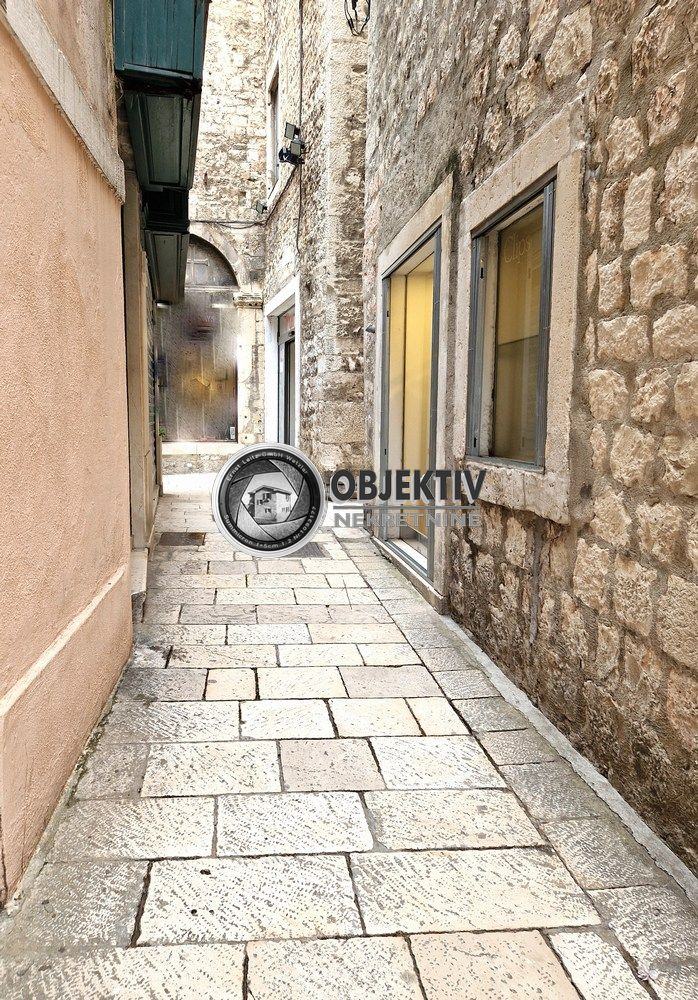 SPLIT CENTAR, DIOKLECIJANOVA PALAČA, POSLOVNI PROSTOR, PRIZEMLJE (prodaja)