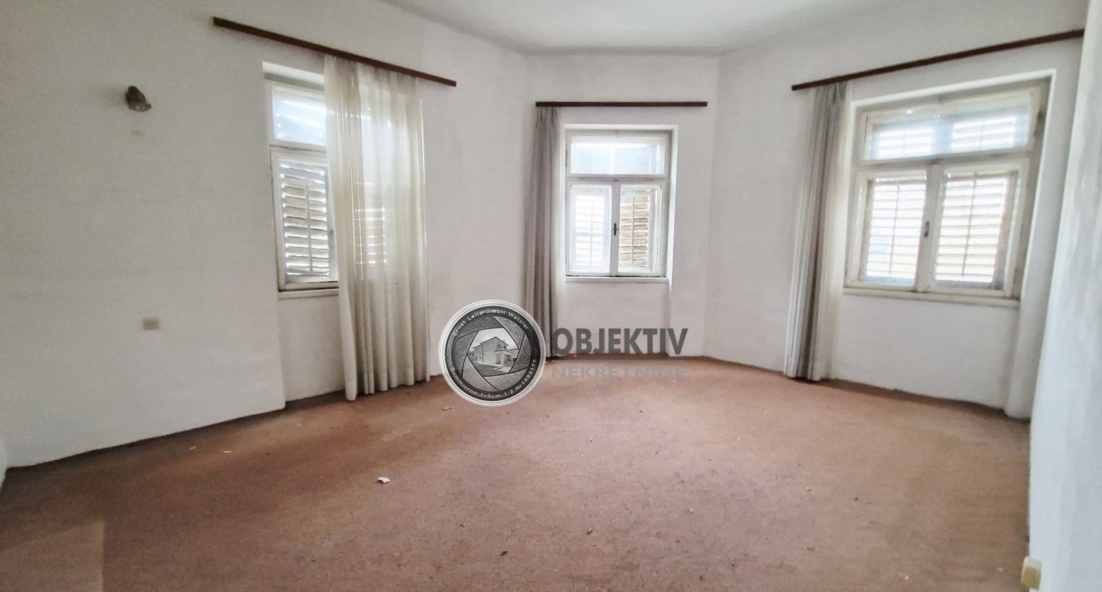 SPLIT CENTAR GRADA, IZVRSTAN ZA POSLOVNI PROSTOR (URED) (prodaja)