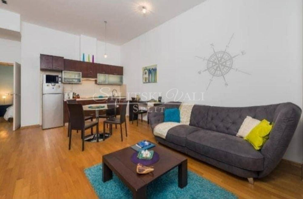 Split, Centar: jednosoban stan na rivi odmah useljiv (iznajmljivanje)