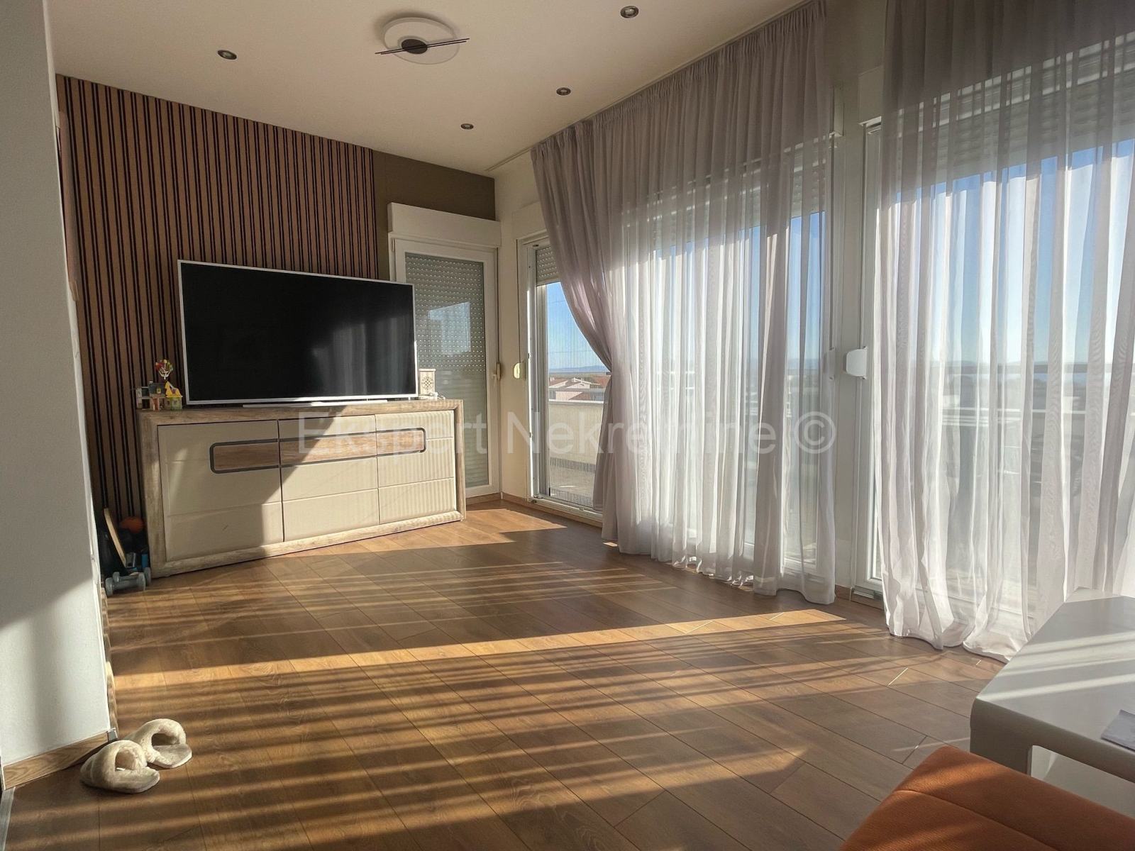 Split, Dragovode, 3soban 90m2 s terasom i dva garažna parking mjesta ...