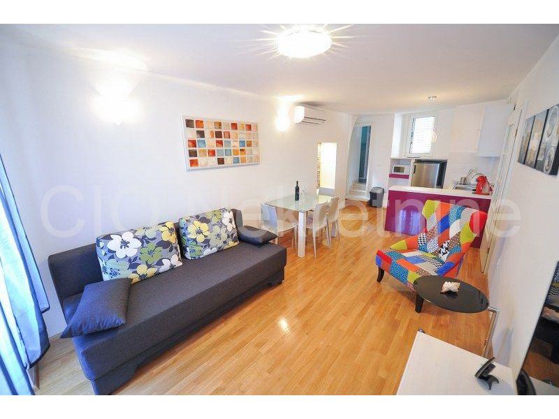 Split, Grad, Riva, jednosoban stan, 1. red do mora, prodaja (prodaja)