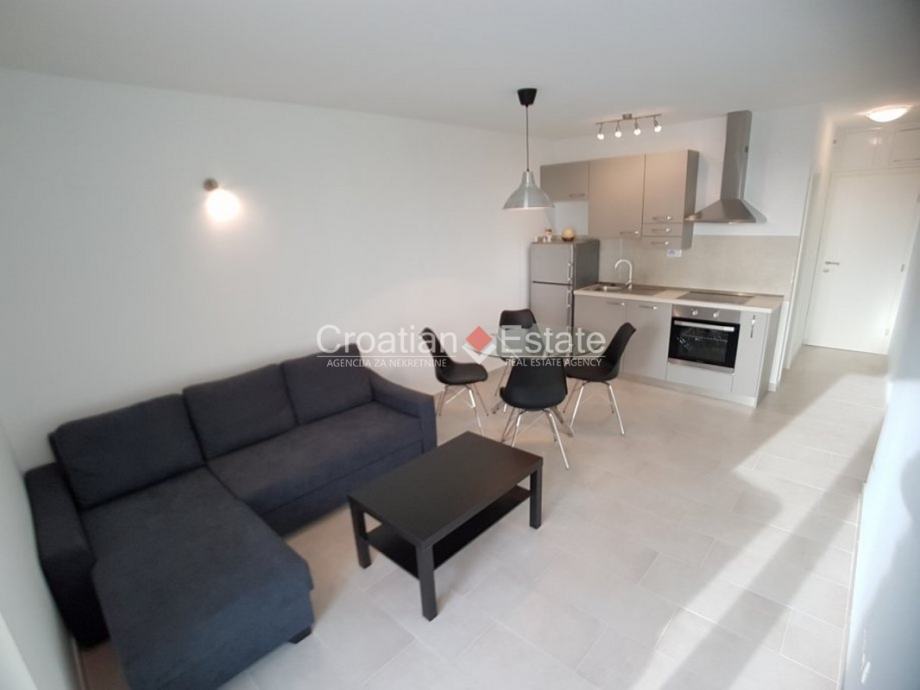 Split, Mertojak, Doverska, 50.00 m2, dugoročno! (iznajmljivanje)