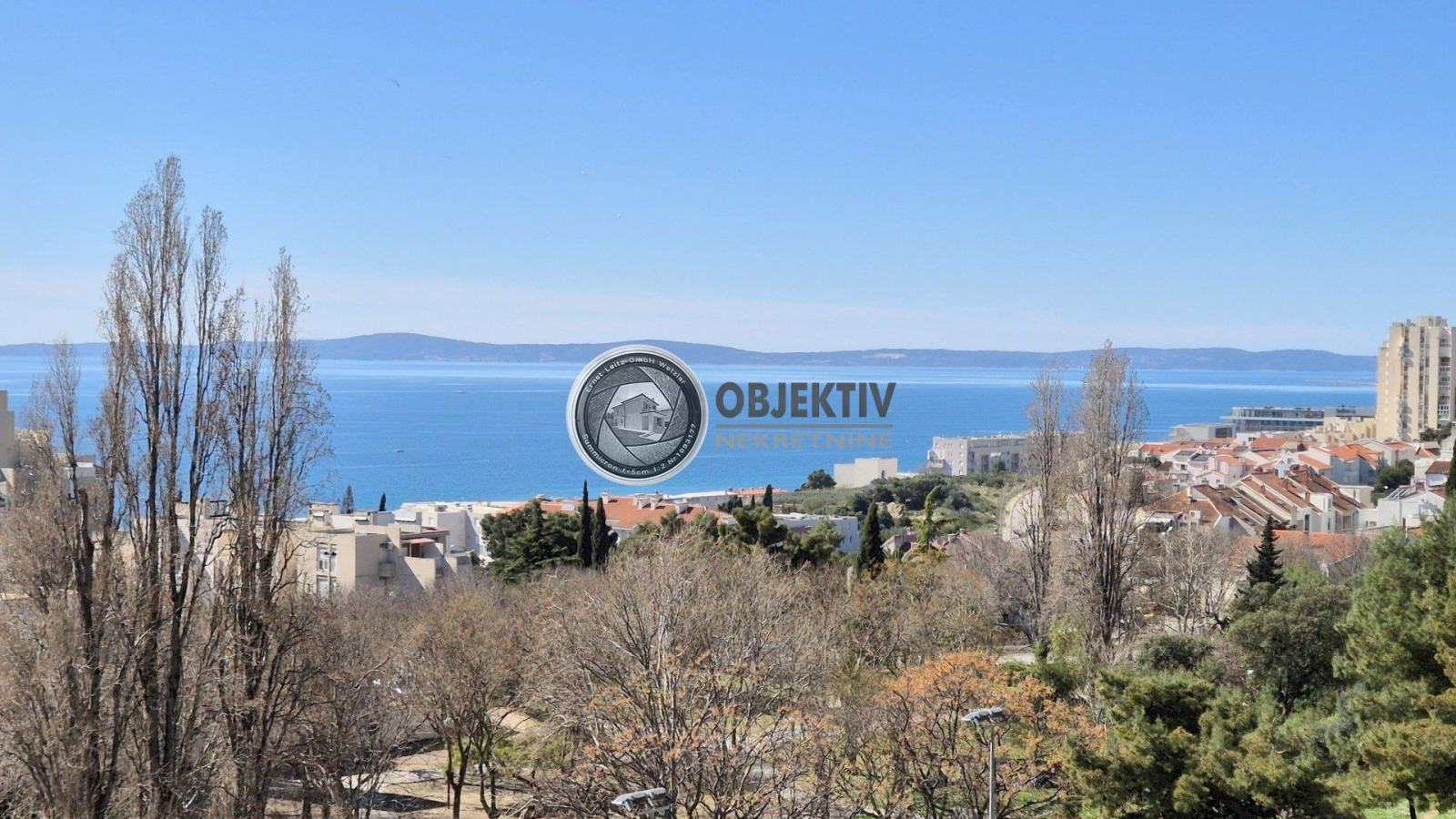 SPLIT, MERTOJAK, KOMFORAN TROSOBAN STAN 90m2, OTVOREN POGLED NA MORE ...