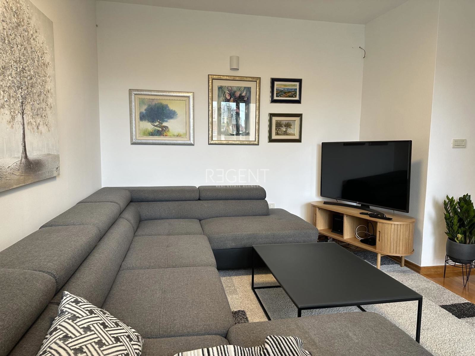 Split, Mertojak - Trosoban stan 83 m2 s loggiom (iznajmljivanje)