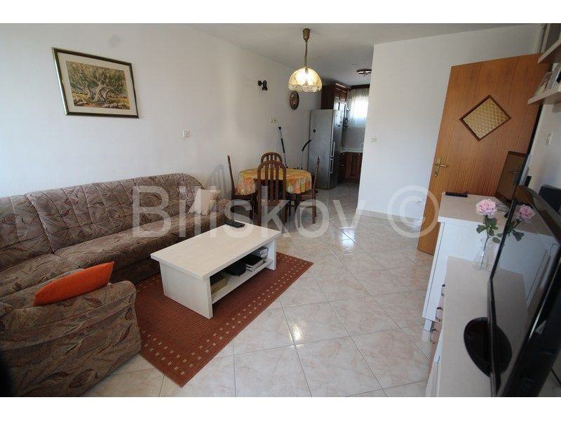 SPLIT, PUJANKE, KOMFORAN TROSOBAN STAN (prodaja)