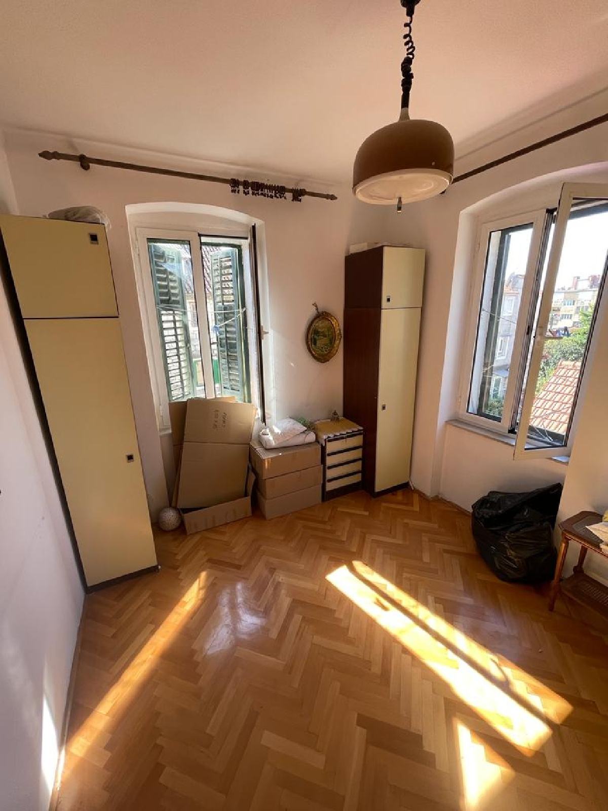 SPLIT, RADUNICA, DVOSOBAN 48M2, IZVRSTAN ZA TURIZAM I ŽIVLJENJE (prodaja)