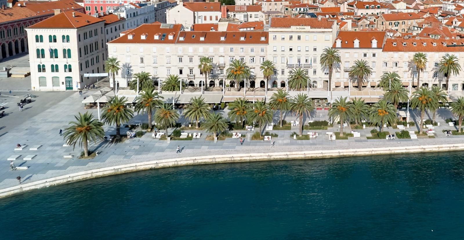 Split, Riva - atraktivni uredski prostor 62 m2 s balkonom (iznajmljivanje)