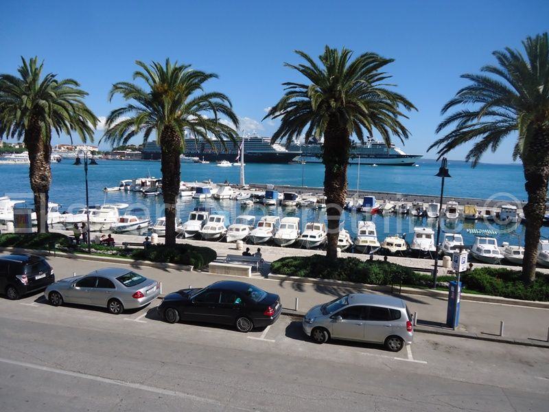 Split, Riva, trosoban stan 82m2, otvoren pogled na grad.luku (prodaja)