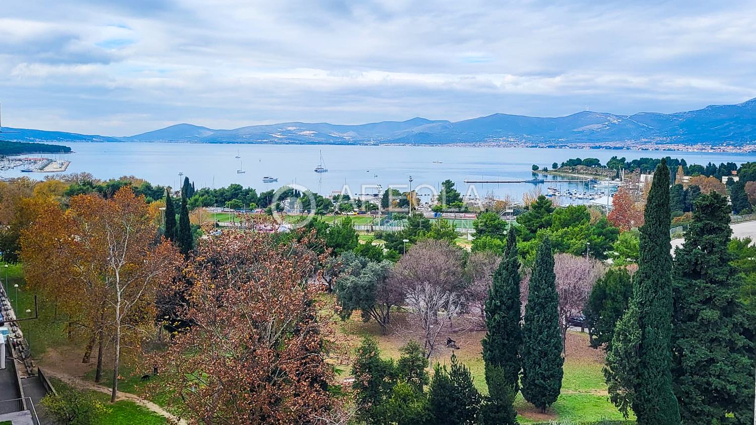 SPLIT, SPINUT - Dvosoban stan s pogledom na more! DUGOROČNO ...