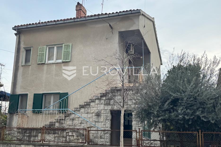 Split, Spinut, samostojeća kuća s vrtom 150m2 (prodaja)