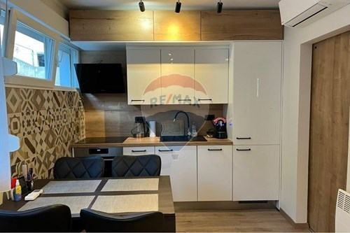 Split - Novo na tržištu!Jednosoban potpuno uređen stan 32m2 na Firule (prodaja)