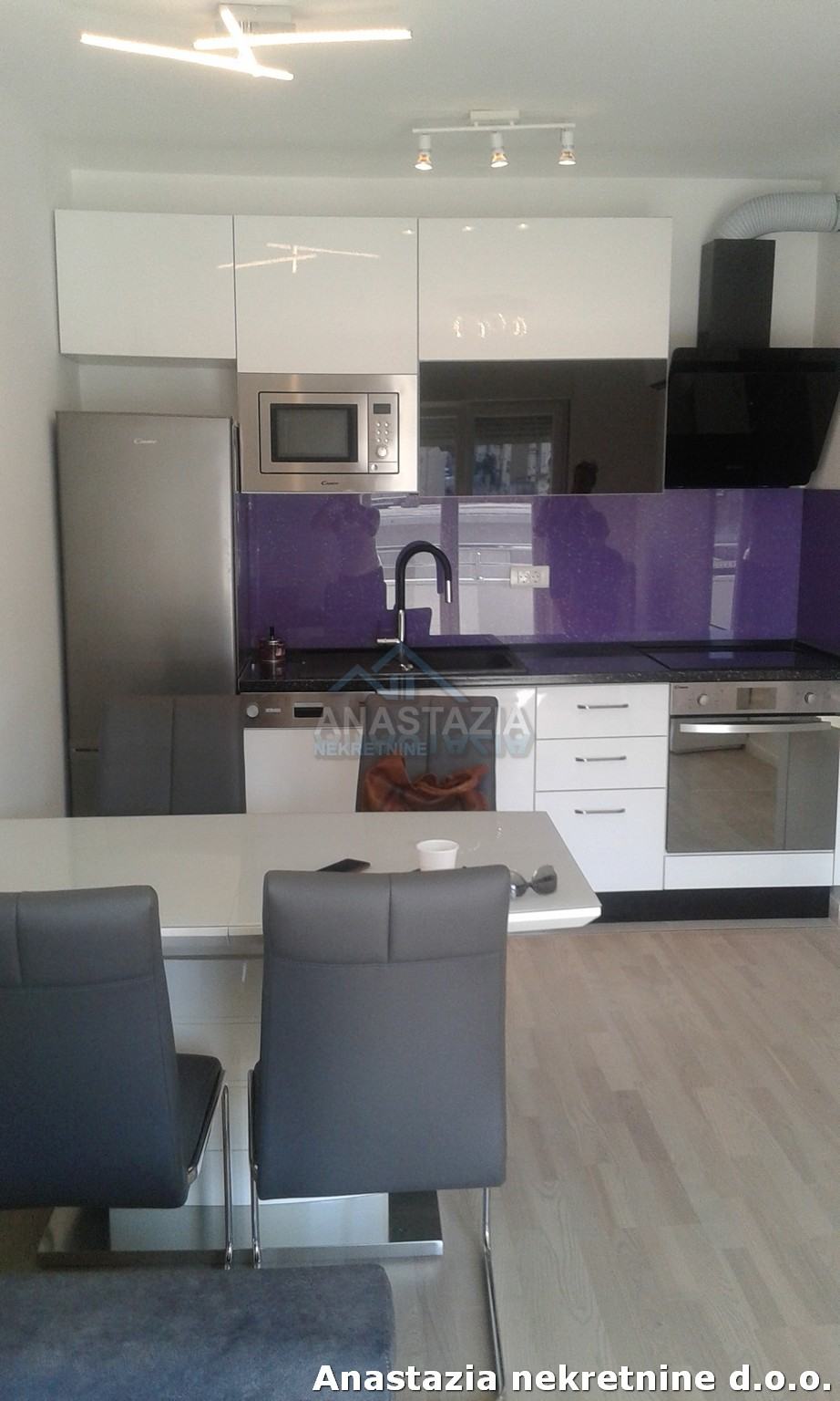 SPLIT VISOKA (NOVOGRADNJA) JEDNOSOBAN NOVO OPREMLJEN STAN 40M2 NA DUŽE ...