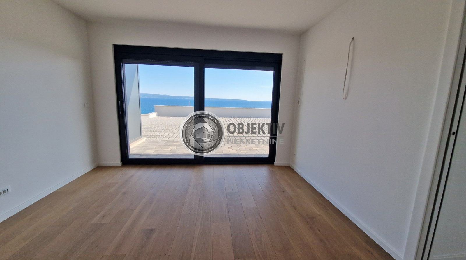 SPLIT ŽNJAN NOVOGRADNJA DVOSOBAN STAN SA TERASOM 40m2 (prodaja)