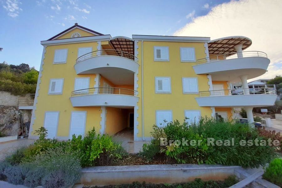 Stambena zgrada sa 5 stanova (prodaja)