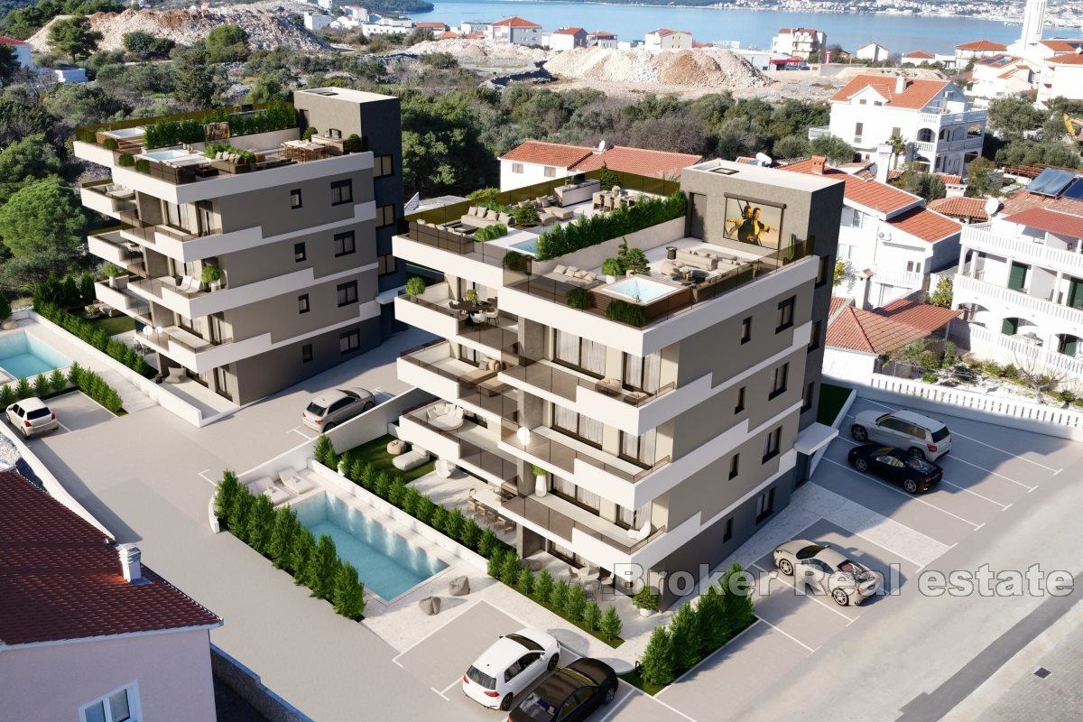 Stambena zgrada s bazenom (prodaja)