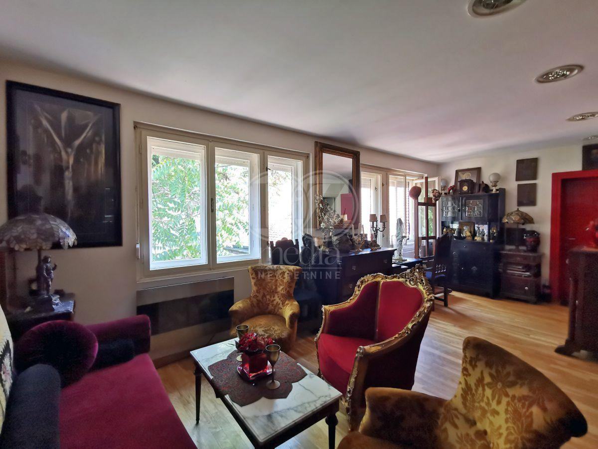 Gundulićeva, 70 m2, 2.kat, parking (prodaja)