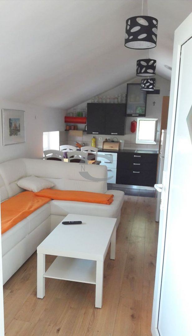 STAN, CERNIK, 30 M2 + TERASA (iznajmljivanje)