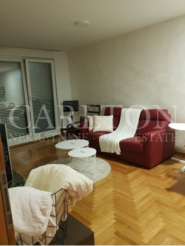 Stan najam Sigečica, Kornatska ul. (2-sobni, 7.kat) (iznajmljivanje)