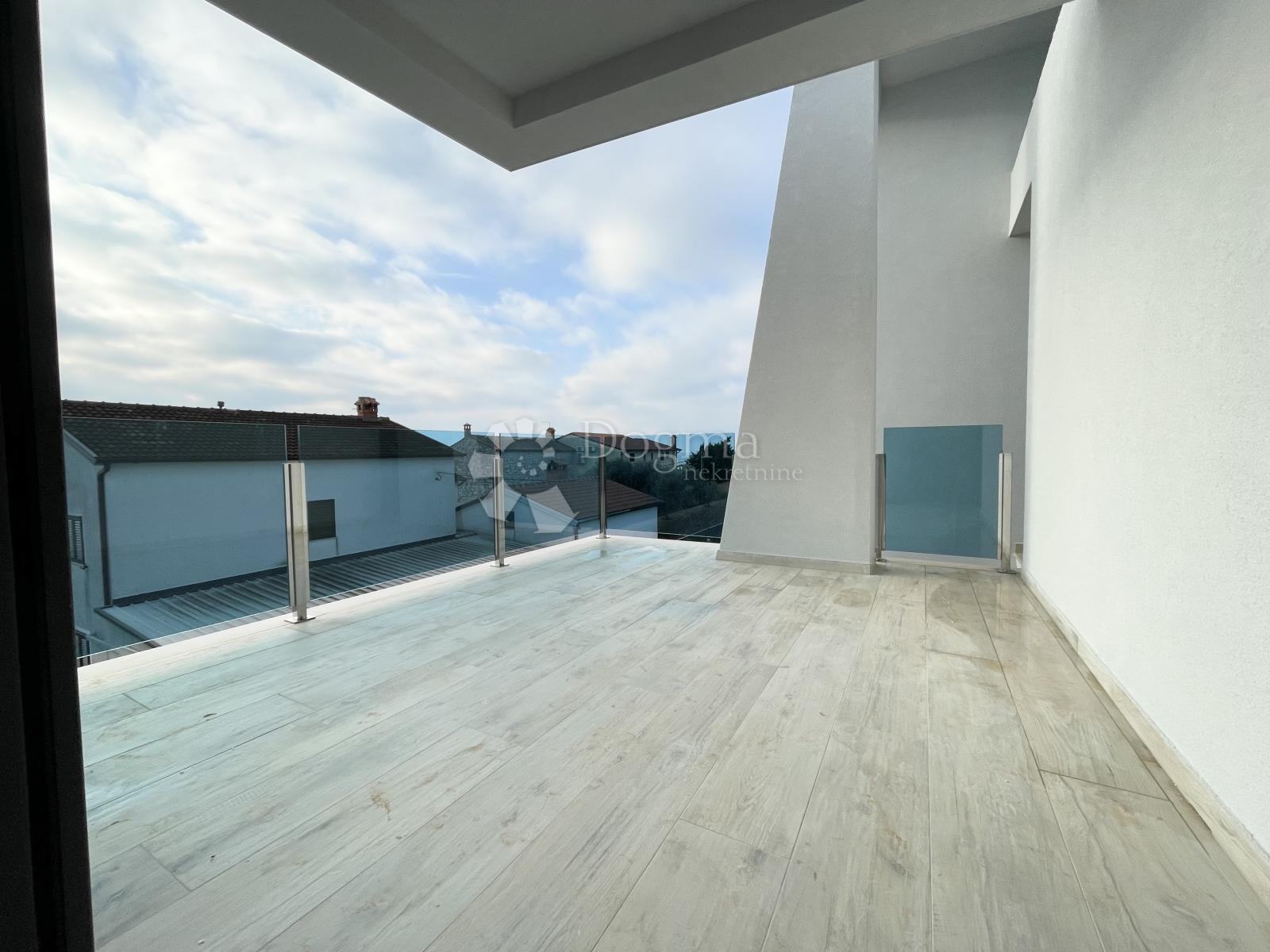 STAN NOVOGRADNJA BLIZU PLAŽE (prodaja)