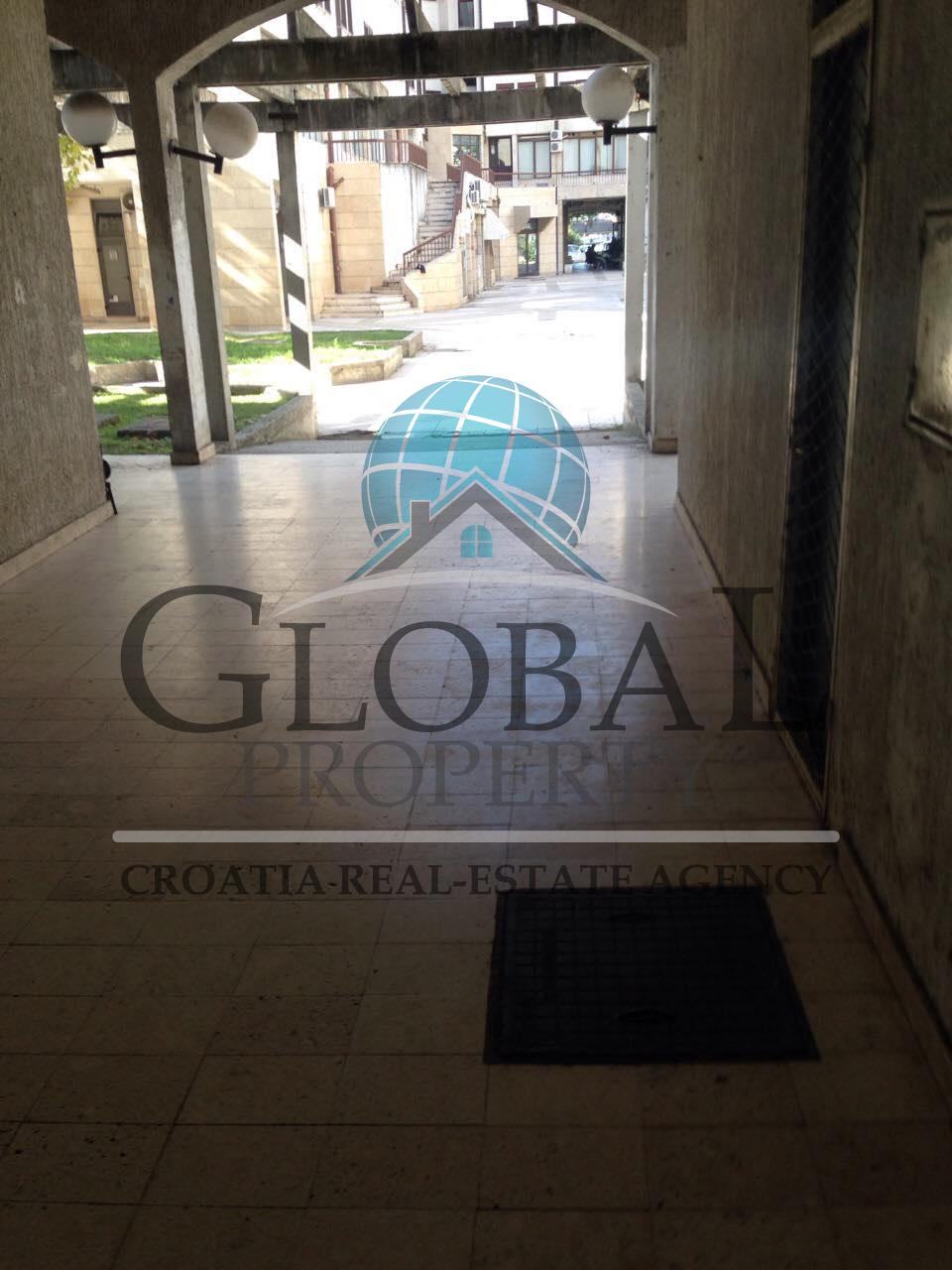 Stan:Ploče, 75 m2 (prodaja)