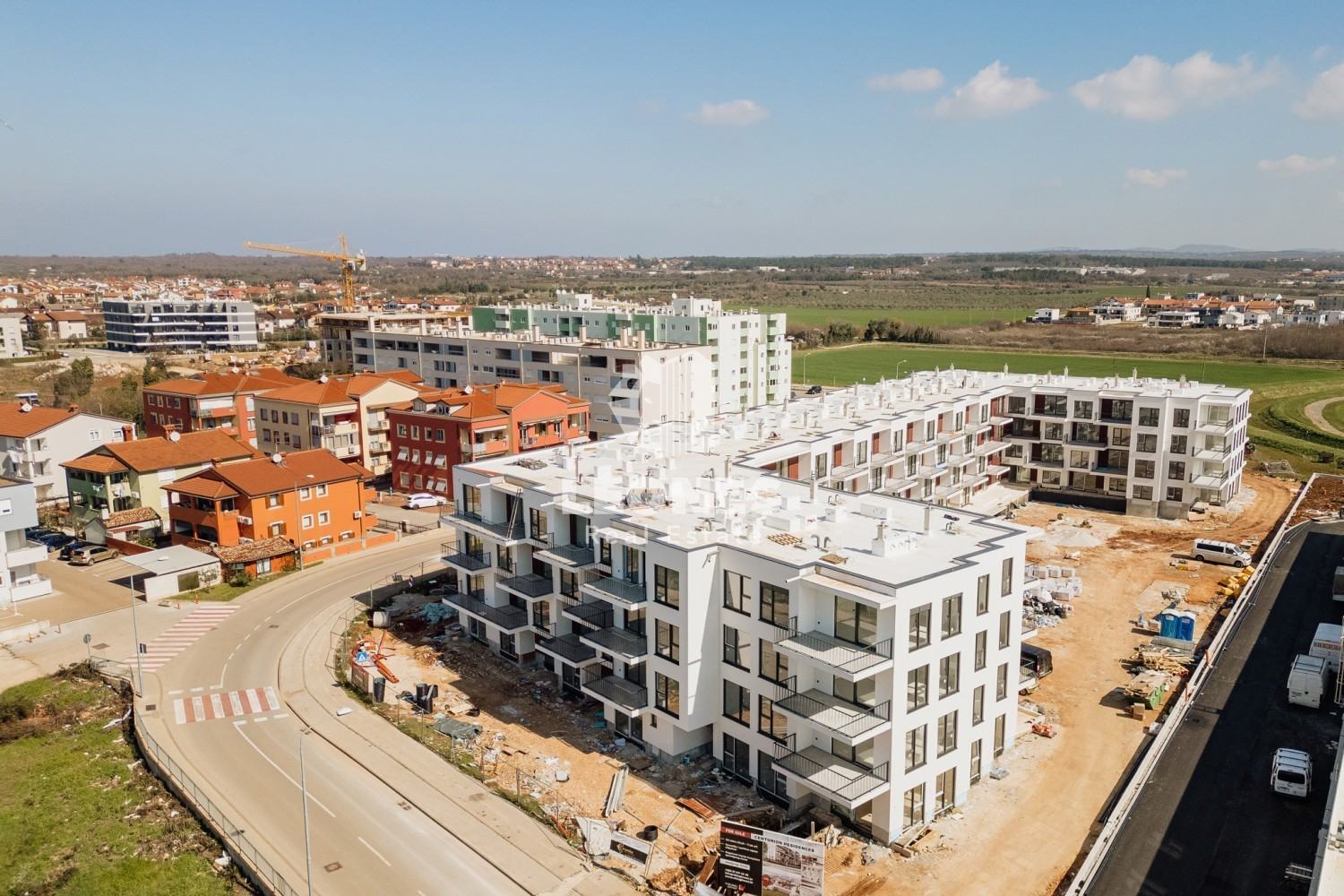 Stan u prizemlju s vrtom u modernoj novogradnji u Umagu (prodaja)