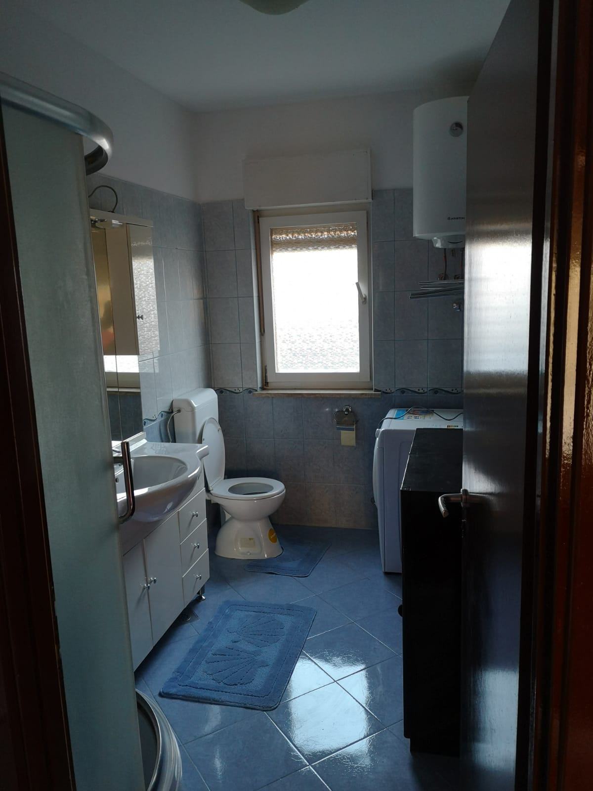 Stan: Rijeka, 50 m2, 300 eur (iznajmljivanje)