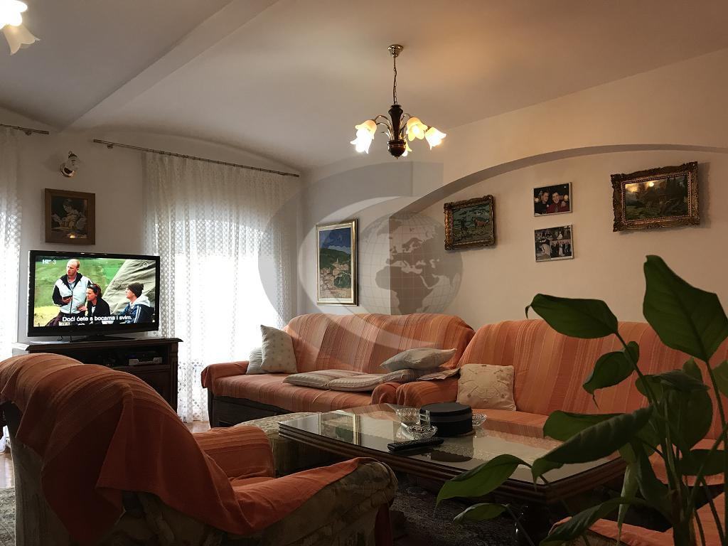 Rijeka Centar gradska tržnica stan 80 m2 1. kat 2S+DB. Novo! (prodaja)