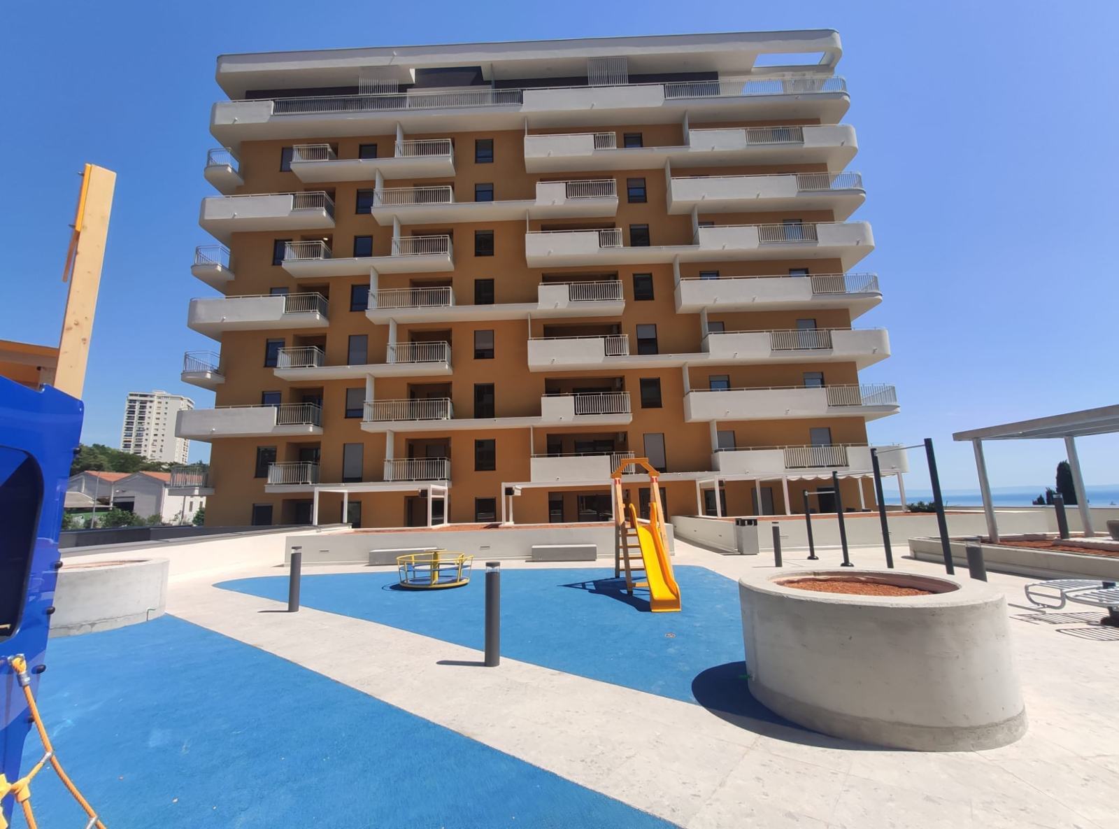 Stan Rijeka, RIO Kantrida novogradnja namjesten 2S+DB sa garazom najam ...