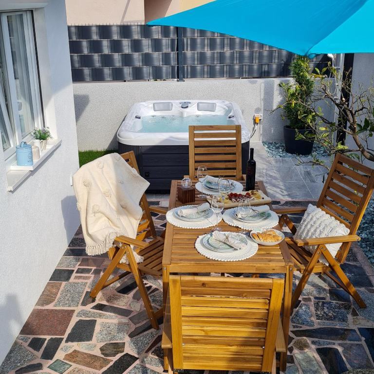 Stan: Sirobuja,Split, 70.00 m2-DVOSOBAN-15.09.-15.06.-JACUZZI ...