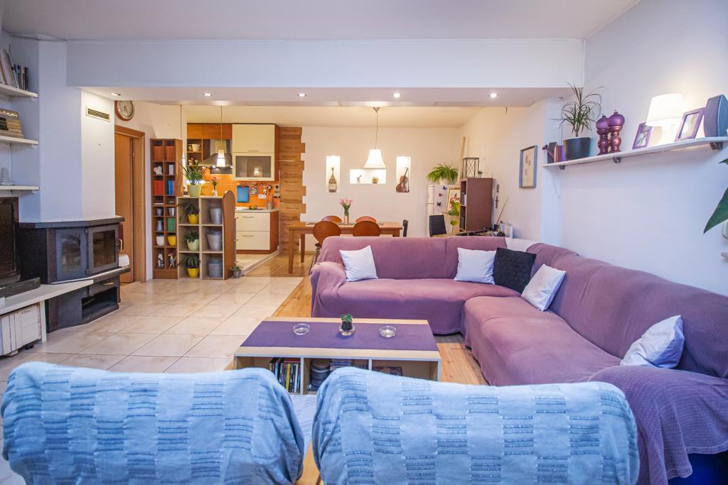 Stan: Split,MEJE69m2+40m2terasa+vanj.p.mjesto (prodaja)