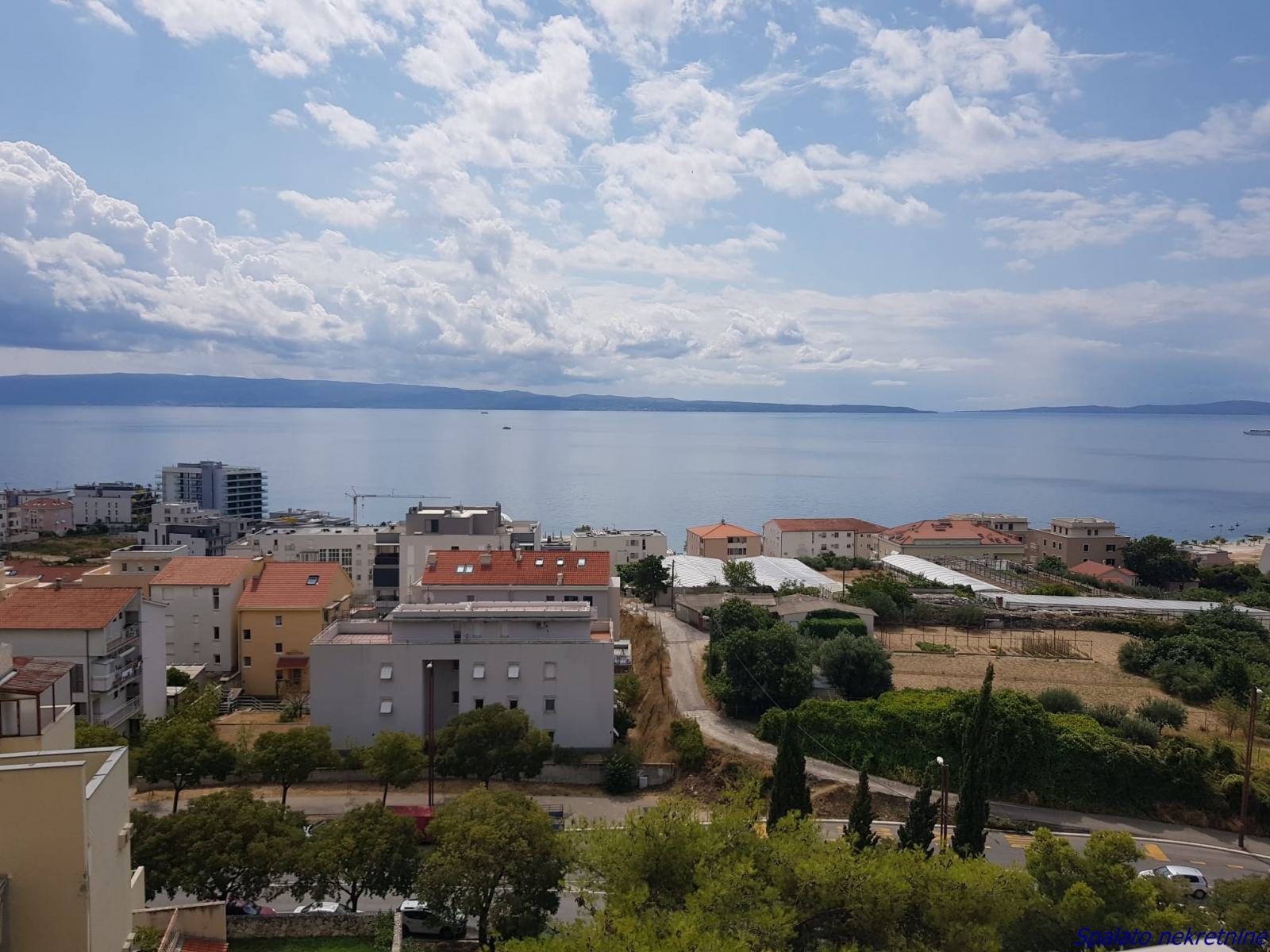 Stan: Split, MERTOJAK, POV. 74.00 m2- KOMPLETNO RENOVIRAN, (iznajmljivanje)
