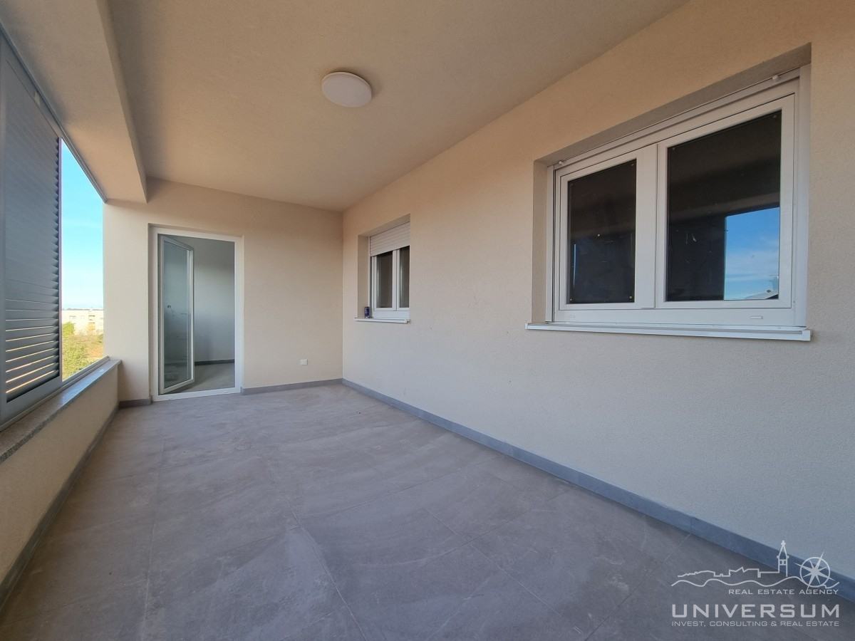 Stan s tri spavaće sobe u novogradnji u Umagu (prodaja)