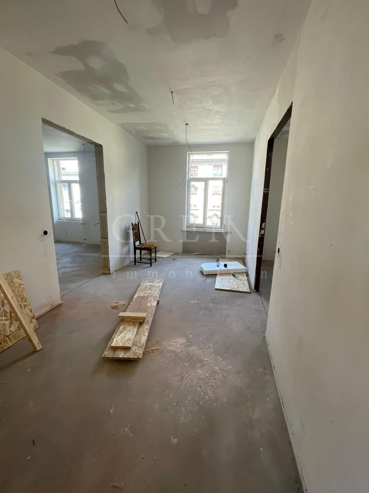 Stan Zagreb centar, 152 m2+90 m2 potkrovlje (prodaja)