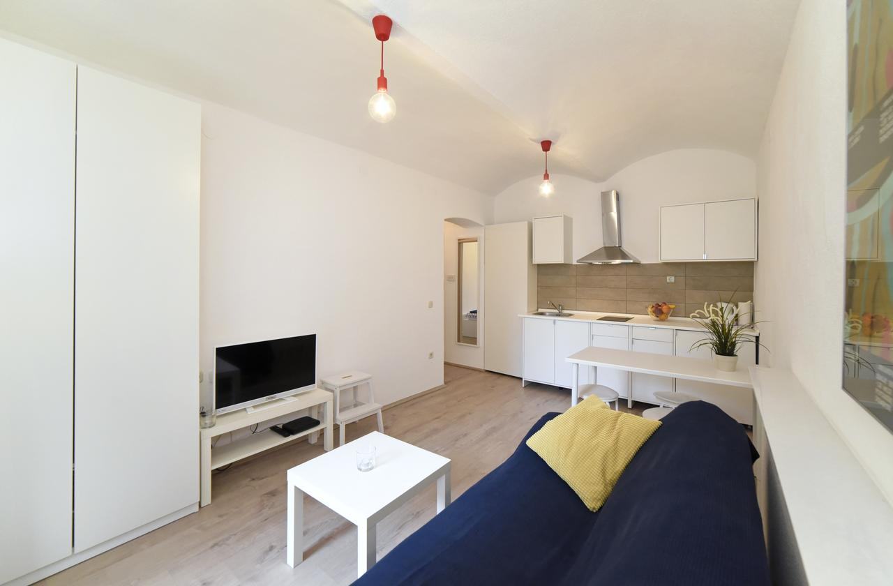 Stan: Zagreb (Donji grad), 25.00 m2 + spremište 3 m2 i dvorište ...