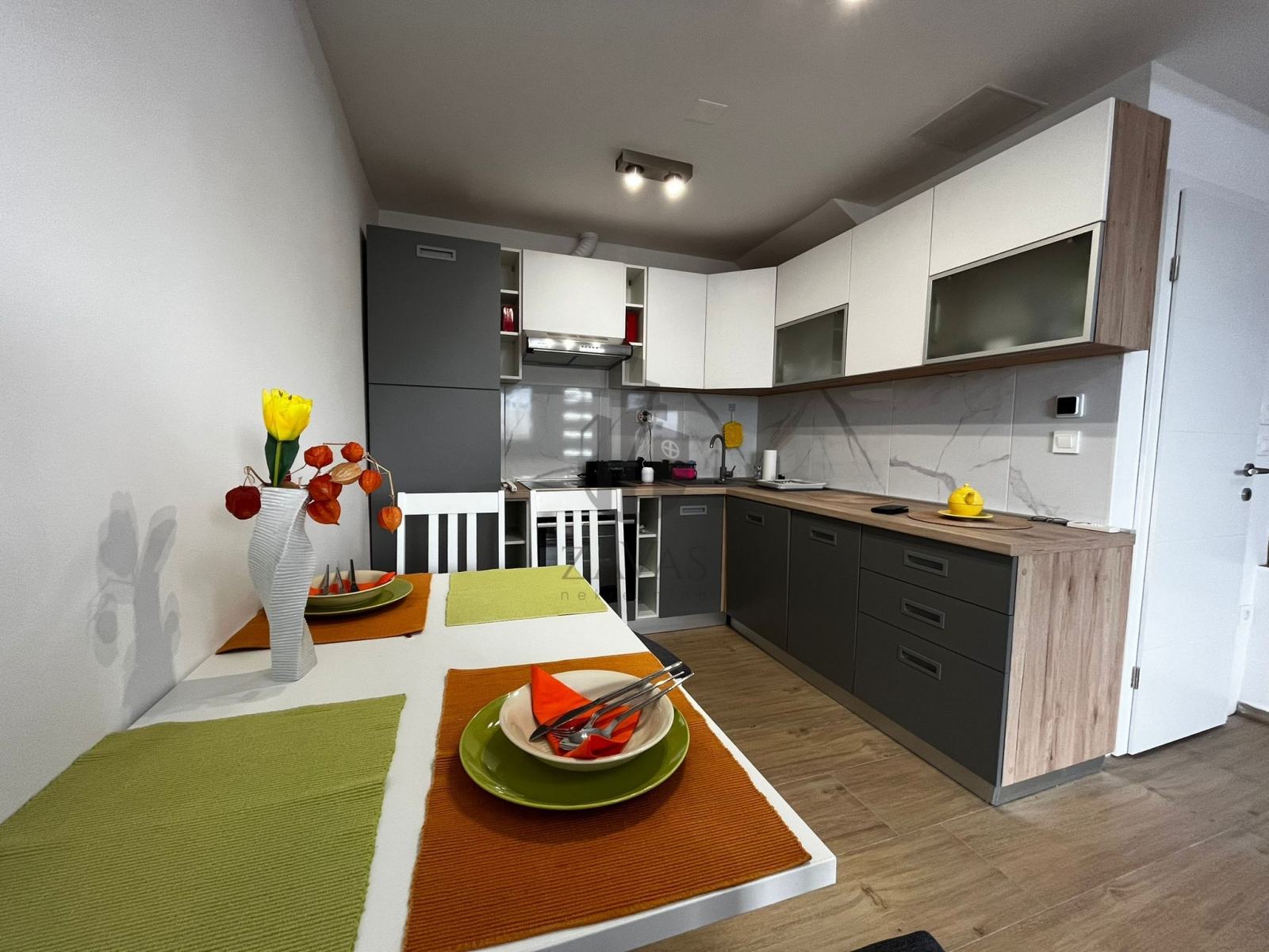 Stan Zagreb : Stenjevec 54m2 + 2 VPM ( Prekrasan Pogled ) (prodaja)