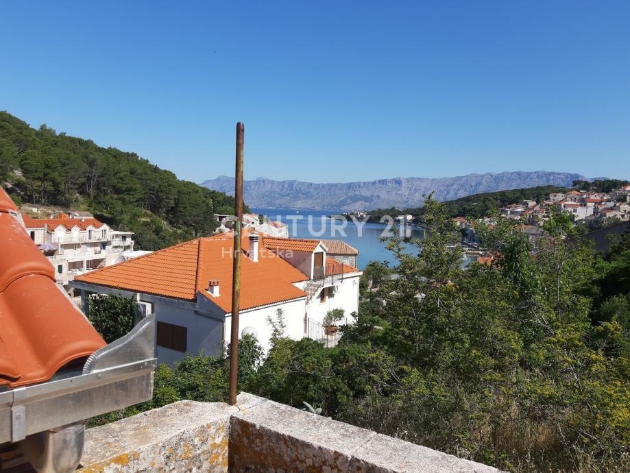 STARA KAMENA KUCA NA OTOKU BRACU.....POVOLJNO (prodaja)