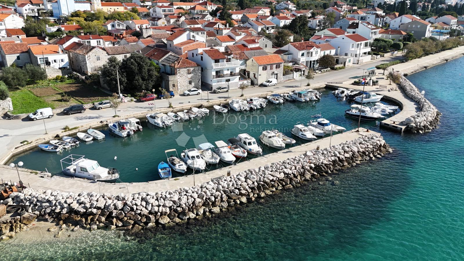 Stara kuća 300 m do mora (prodaja)