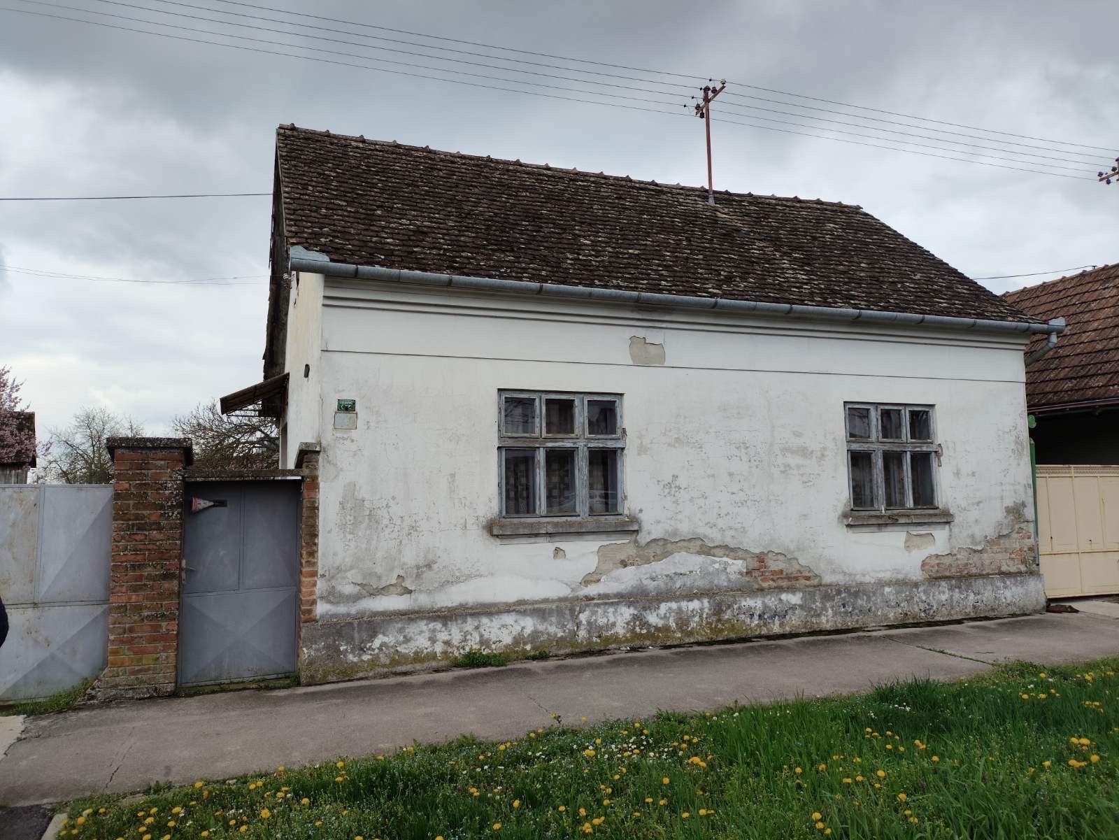 Stara kuća s okućnicom (prodaja)