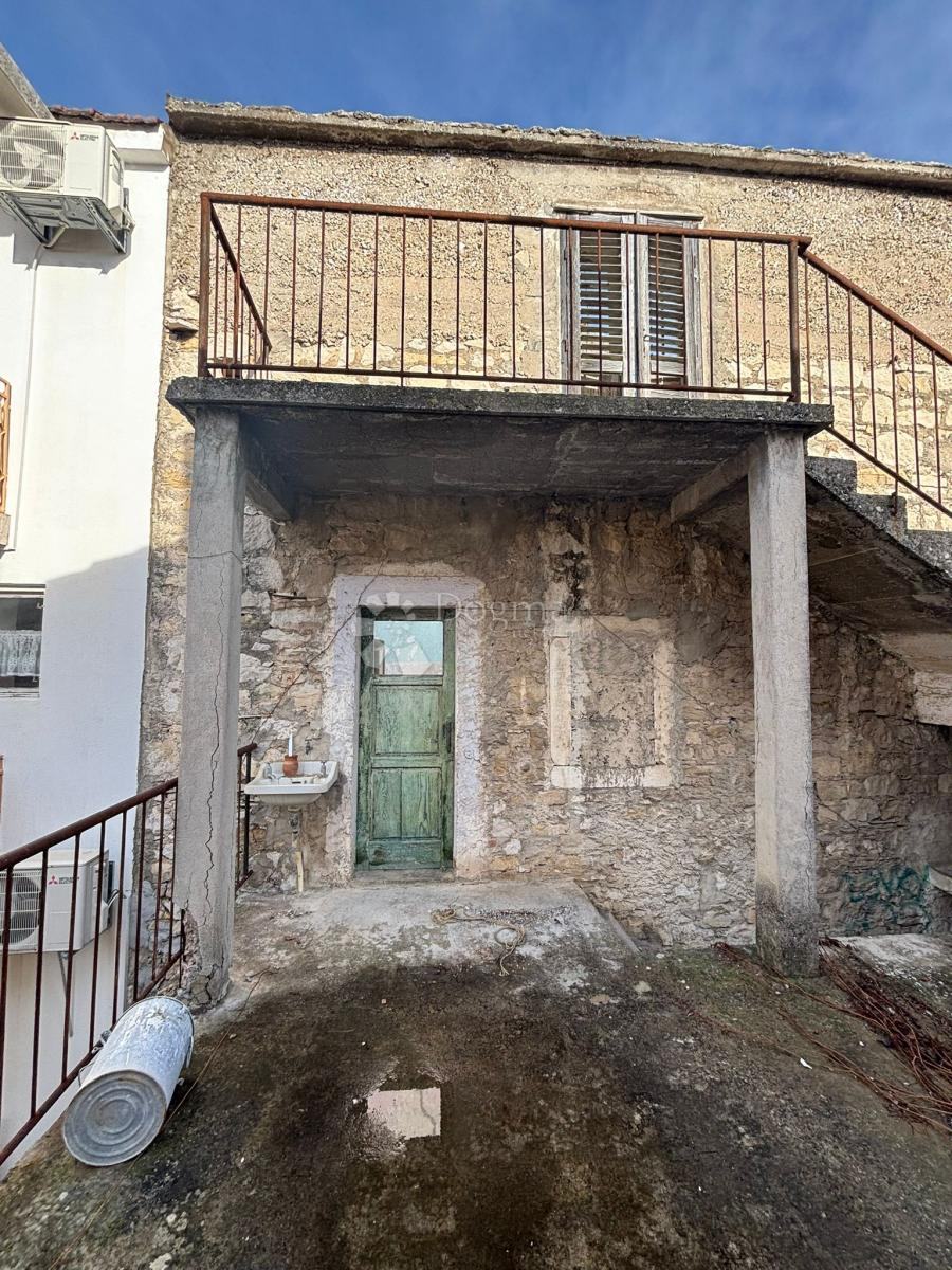 Starina za renovaciju- Kaštel Gomilica (prodaja)