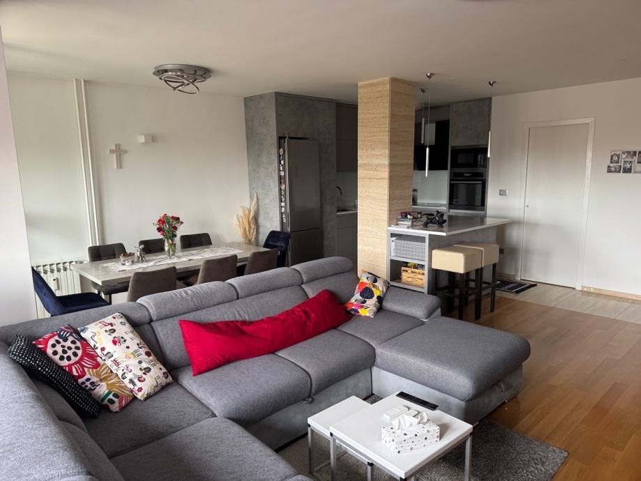 Stenjevec, atraktivan trosobni stan, 82.00 m2, s liftom (prodaja)