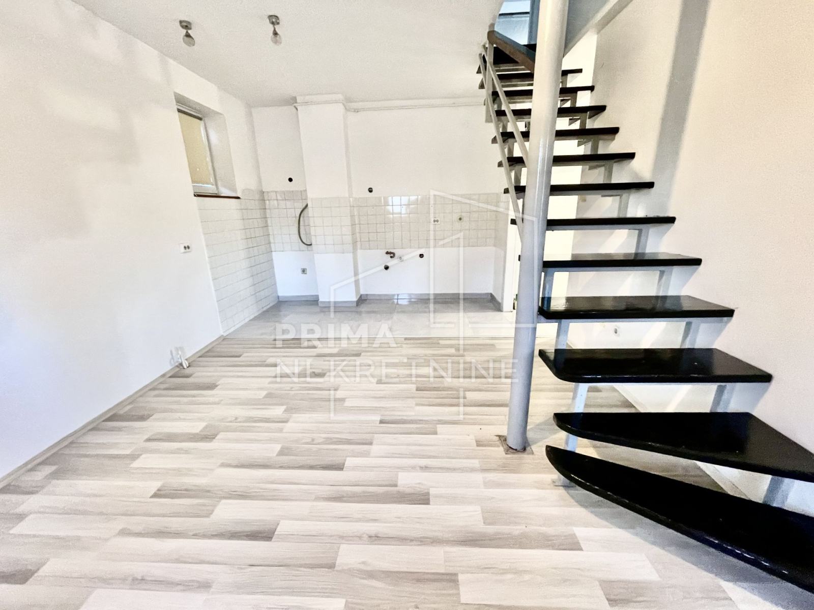 Stenjevec, četverosoban, dvoetažan stan, 90 m2 (prodaja)