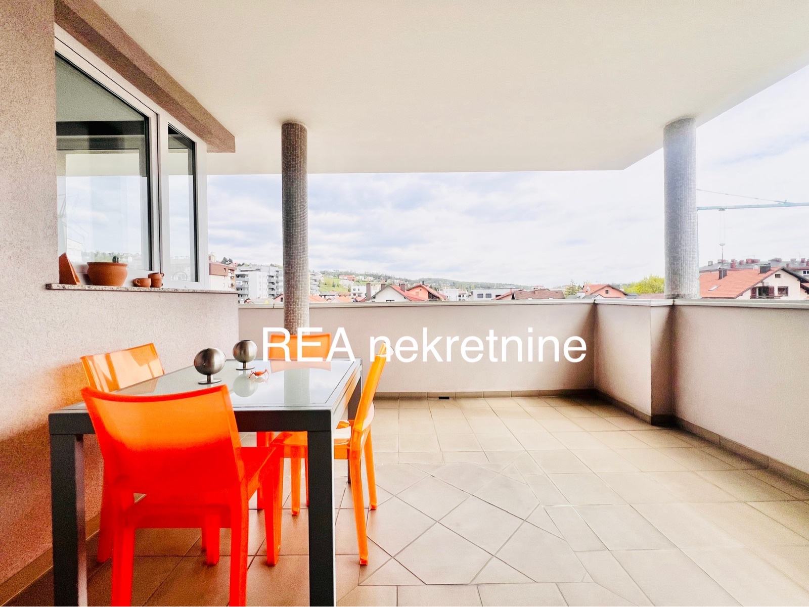 Stenjevec, komforan obiteljski stan s garažom, 99 m² (prodaja)