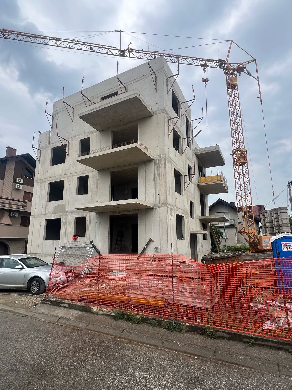 STENJEVEC, TROSOBAN STAN, 3800m2 (prodaja)