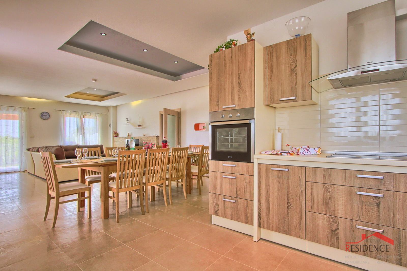 Štokovci, villa s bazenom, jacuzzi (prodaja)